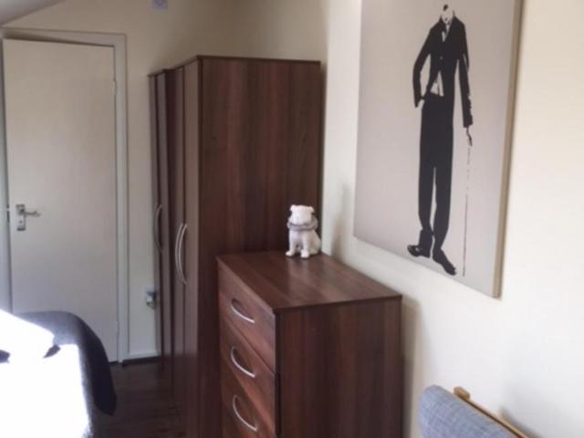 Shared Living/roommate For Rent London London 1300 ES90563973