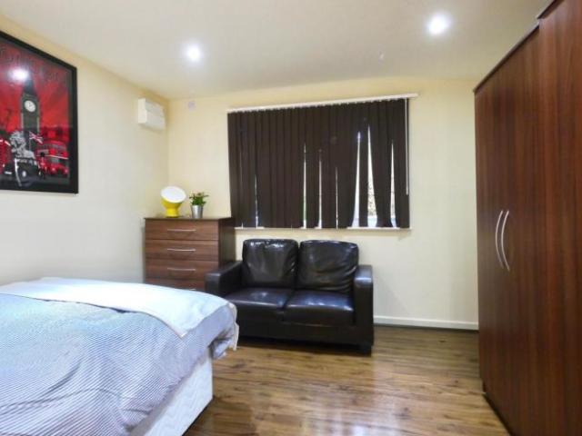 Shared Living/roommate London London LS90563974