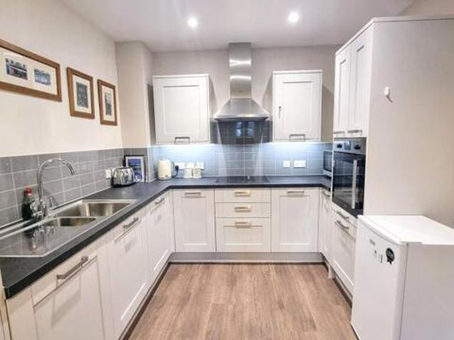 For Sale 2 Bedroom Shared Living/roommate Horsted Keynes West Sussex DLS88569651