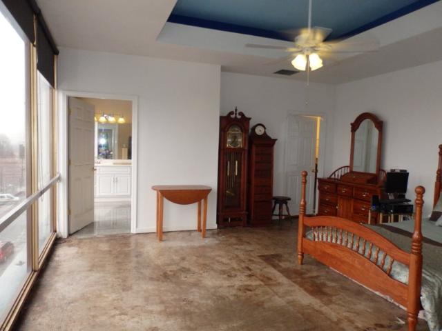 Shared space. Great Views! Bedroom in loft style