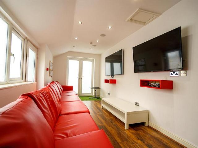 Shared Student House Suffolk Street. 5 bed house share to rent £2,275 pcm £525 pw