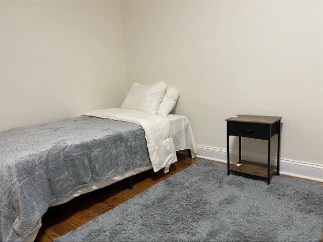 Shared room for men Brooklyn