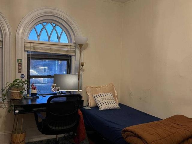 Shared room spot Female