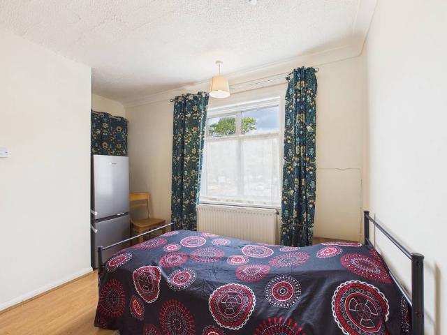 sharedAccommodation to Rent in Slough Albert Street PML250095