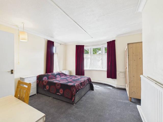 sharedAccommodation to Rent in Slough Albert Street PML250141