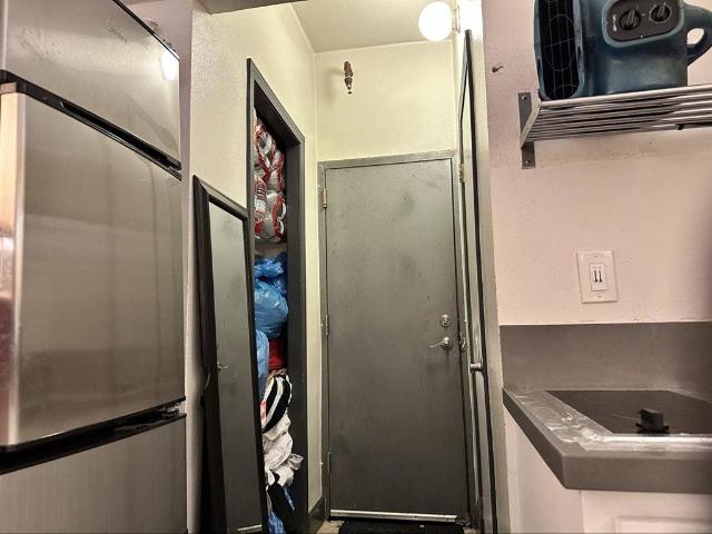 Sharing Studio, Roommate