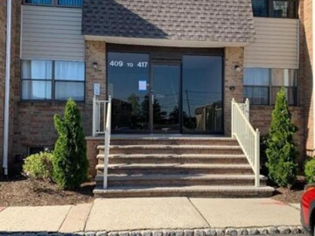 Sharon Ct, Woodbridge, Condo For Sale
