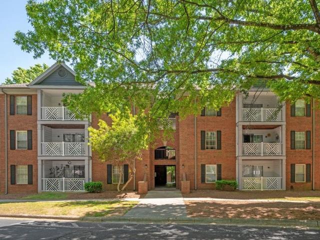 Sharon Oaks Apartments 2 Bedroom Apartment for Rent at 4701 Arching Oak Ln, Charlotte, NC 28212 East Forest