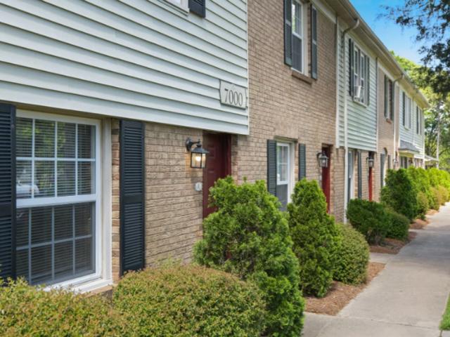 Sharon Pines 1 Bedroom Apartment for Rent at 7000 Barrington Dr, Charlotte, NC 28215 Oak Forest