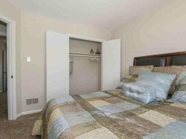 Sharon Pines 1 Bedroom Apartment for Rent at 7000 Barrington Dr, Charlotte, NC 28215 Oak Forest