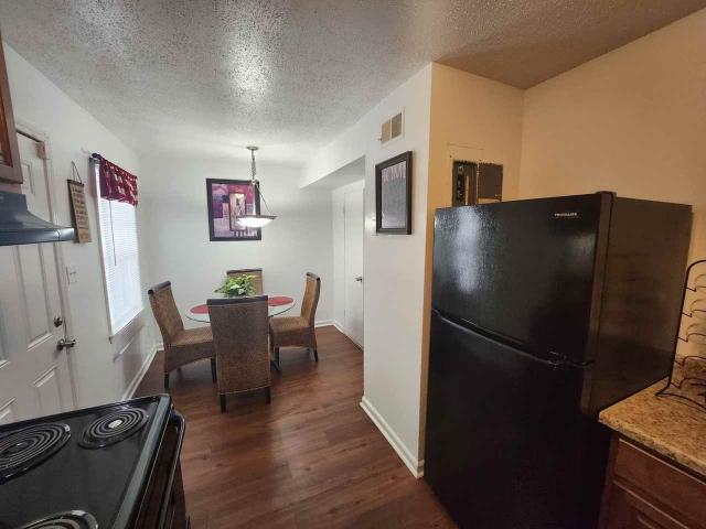 Sharon Pines 2 Bedroom Apartment for Rent at 7000 Barrington Dr, Charlotte, NC 28215 Oak Forest