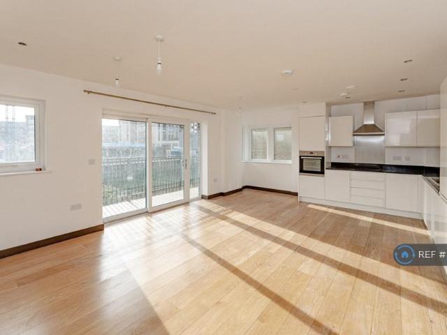 Sharleston Court, Barking, IG11 2 bed flat to rent £2,100 pcm £485 pw