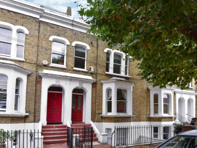 Sharsted Street, Kennington, London. 3 bed house to rent £3,300 pcm £762 pw