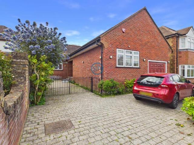 Sharps Lane, Ruislip HA4 5 bed house to rent £3,950 pcm £912 pw