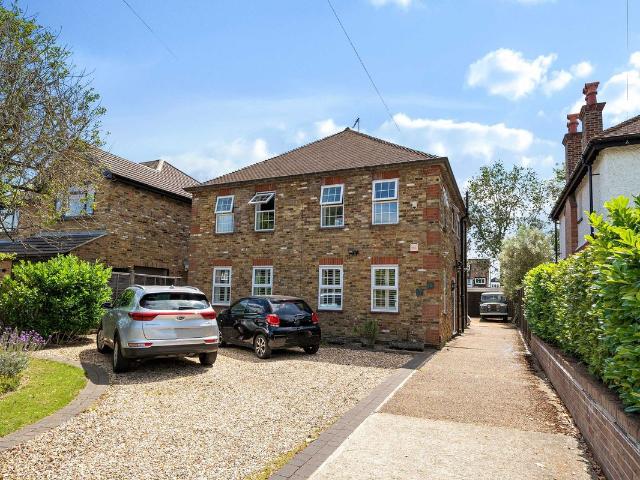 Sharps Lane, Ruislip HA4, 2 bed flat to rent, £1,900 pcm | PrimeLocation