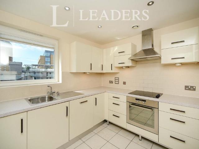Sharpthorne Court, 2 Fleet Street. 3 bed flat to rent £1,900 pcm £438 pw
