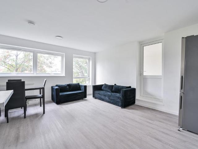Sharratt Street, London, SE15 5 bed flat to rent £3,850 pcm £888 pw