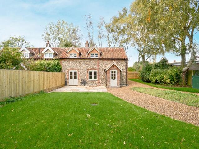 Sharrington 3 bed semi detached house to rent £1,850 pcm £427 pw