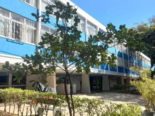 SHCGN 713 Excelente 3 qtos com Suíte vazado 1 andar R$ 870.000,00 aceita financiamneto