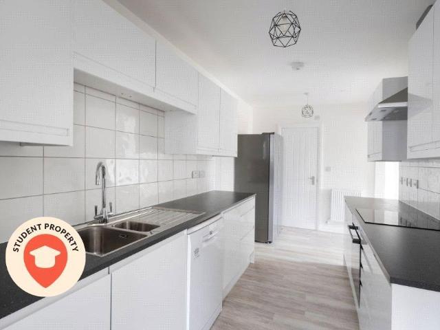 Shetland Road, Southmead, Bristol. 6 bed semi detached house to rent £3,600 pcm £831 pw