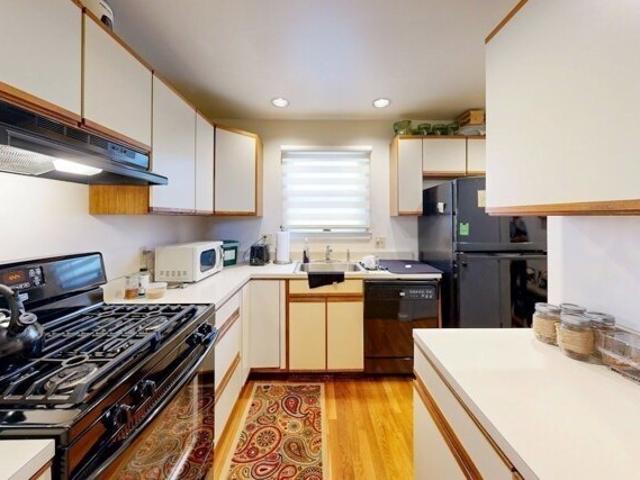 Shea Rd, Cambridge, Home For Sale
