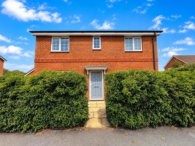 Shearing Crescent, Nuneaton CV10, 3 bed detached house to rent, £1,300 pcm | PrimeLocation