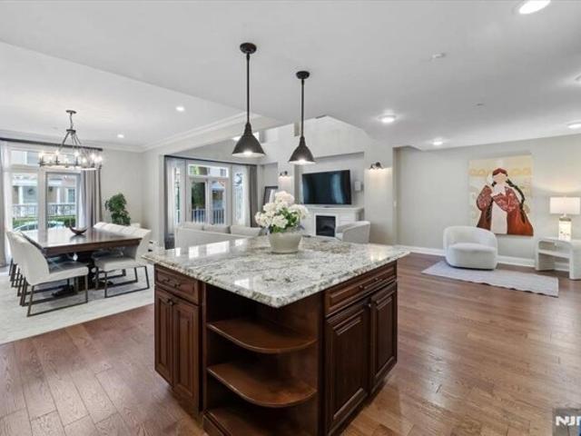 Shearwater Ct W Apt,jersey City, Condo For Sale