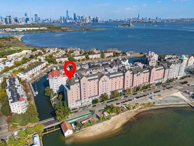 Shearwater Ct W Apt,jersey City, Condo For Sale