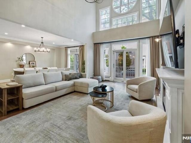 Shearwater Ct W Apt,jersey City, Condo For Sale