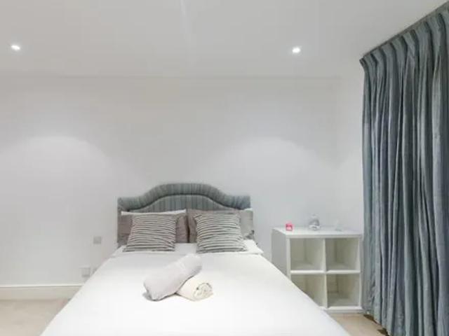 Shearwater Court, Star Place, London, E1W 1AE, United Kingdom | 2 bed apartment for rent #130325981 | Rentberry