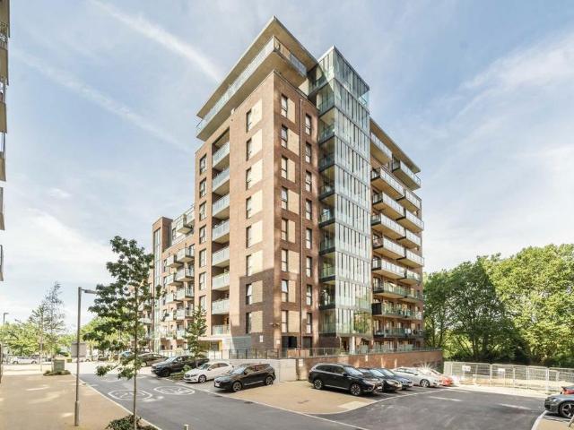 Shearwater Drive, London NW9 2 bed flat to rent £2,150 pcm £496 pw