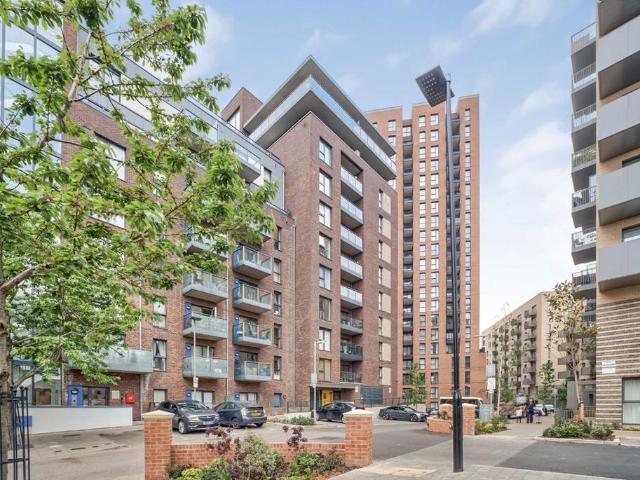 Shearwater Drive, London NW9 2 bed flat to rent £2,100 pcm £485 pw