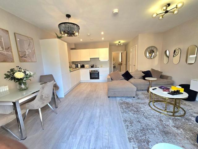 Shearwater Drive, London NW9, 2 bed flat to rent, £3,200 pcm | PrimeLocation