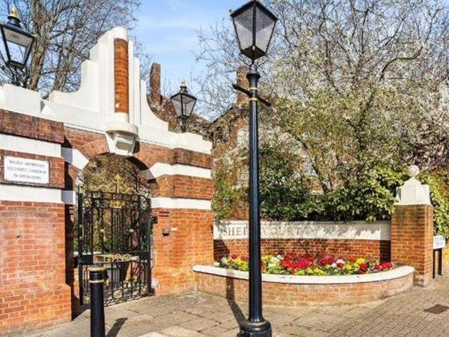 Sheen Court, London, 2 Bedroom Flat