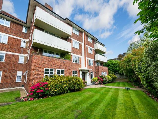Sheen Court Road, Richmond TW10, 2 bed flat to rent, £2,250 pcm | PrimeLocation