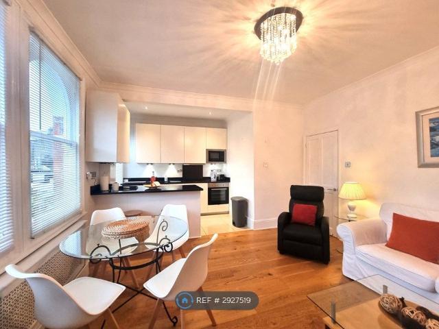 Sheen Park, Richmond TW9, 2 bed flat to rent, £3,250 pcm | PrimeLocation