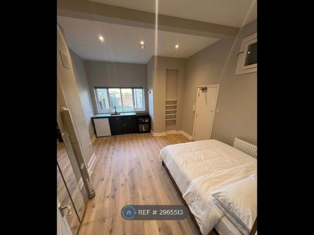 Sheen Park, Richmond TW9, Room to rent, £1,840 pcm | PrimeLocation