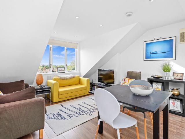 Sheen Road, Richmond TW9, 1 bed flat to rent, £1,850 pcm | PrimeLocation