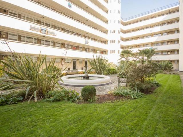 Sheen Road, Richmond TW9 2 bed flat to rent £2,400 pcm £554 pw