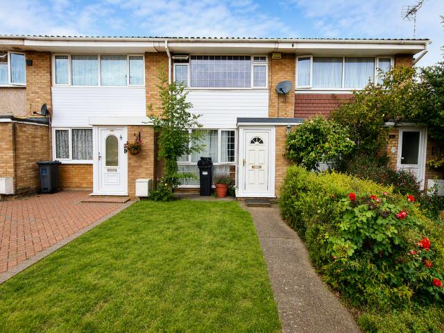Sheepcote Close, Hounslow, TW5 2 bed terraced house to rent £1,895 pcm £437 pw