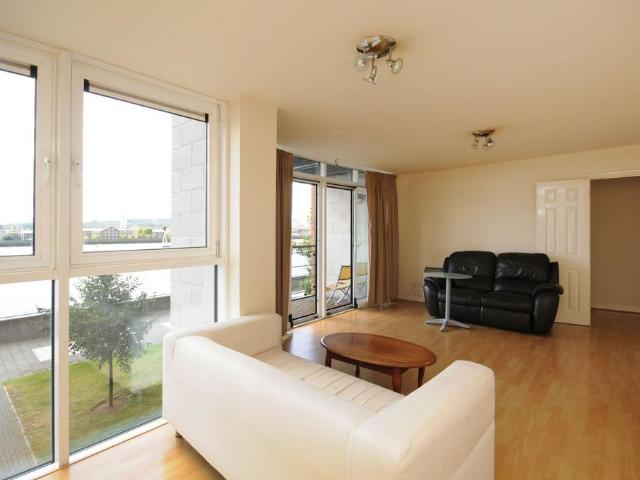 Sheerness Mews, Docklands, London, E16 3 bed flat to rent £2,600 pcm £600 pw