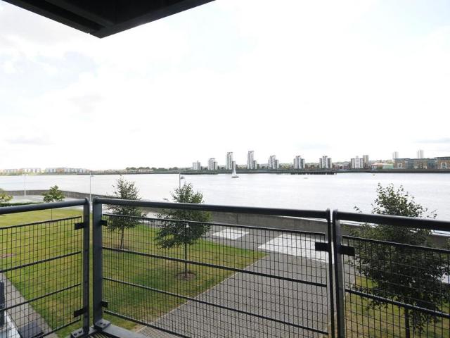 Sheerness Mews, Docklands, London, E16 3 bed flat to rent £2,600 pcm £600 pw