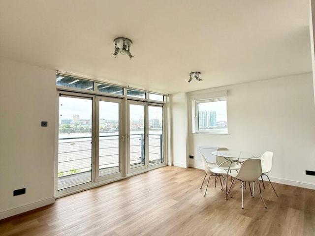 Sheerness Mews, London E16, 2 bed flat to rent, £1,800 pcm | PrimeLocation