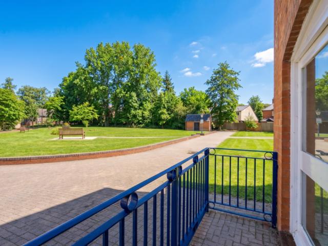 Sheering Lower Road, Essex CM21 Studio to rent £1,050 pcm £242 pw