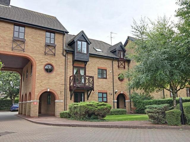 Sheering Mill Lane, Sawbridgeworth. 2 bed flat to rent £1,150 pcm £265 pw