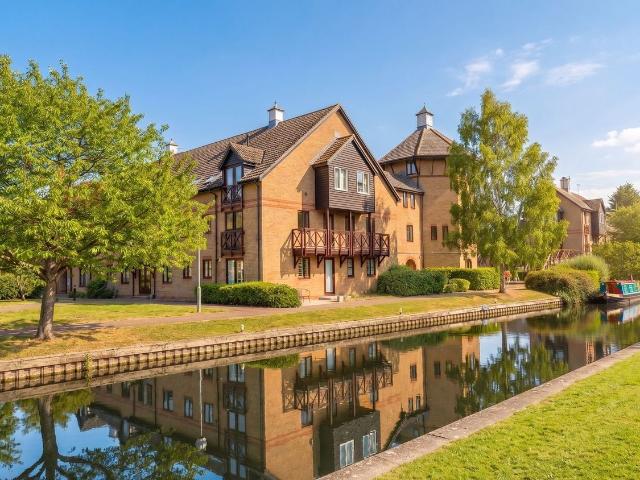 Sheering Mill Lane, Sawbridgeworth CM21, 2 bed flat to rent, £1,700 pcm | PrimeLocation