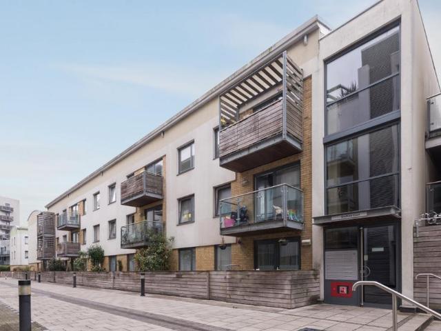 Sheffield Court 22 Kingscote Way. 3 bed flat to rent £2,100 pcm £485 pw