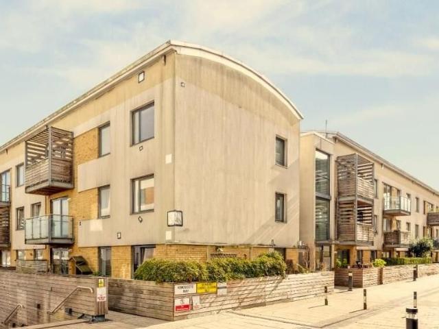 Sheffield Court, Kingscote Way, Brighton BN1, 3 bed flat to rent, £1,800 pcm | PrimeLocation