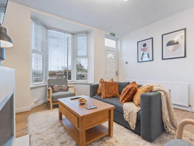 Sheffield District S4, 2 bed flat to rent, £2,741 pcm | PrimeLocation