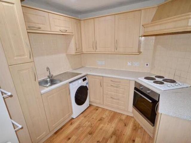Sheffield, St. Francis Close, South Yorkshire, 2 Bedroom Flat